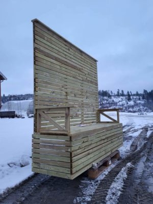 Sittebenk i tre | Riiser gård